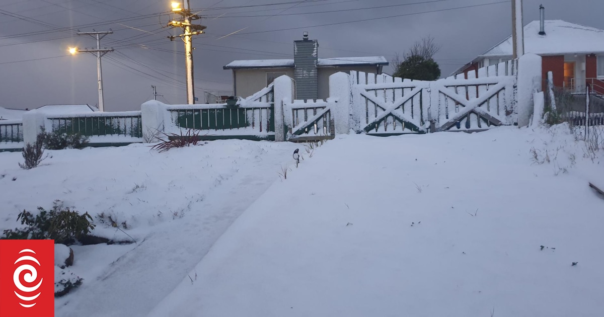 Spring cold snap: Snow, ice, winds | RNZ