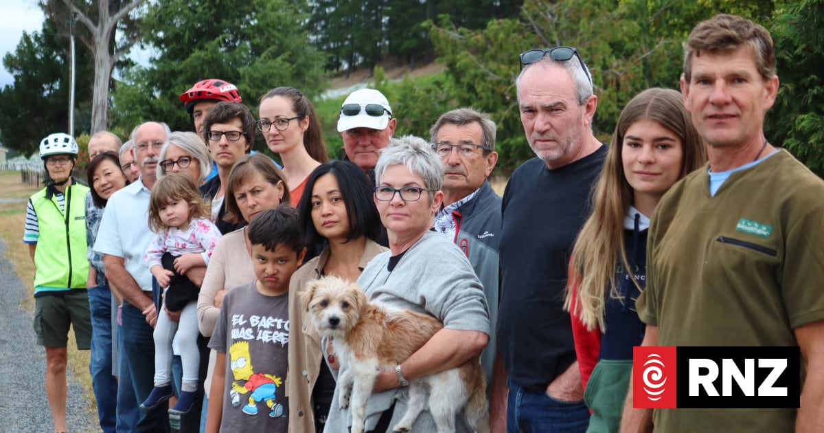 Simcox quarry rubble mining application faces heavy local opposition | RNZ