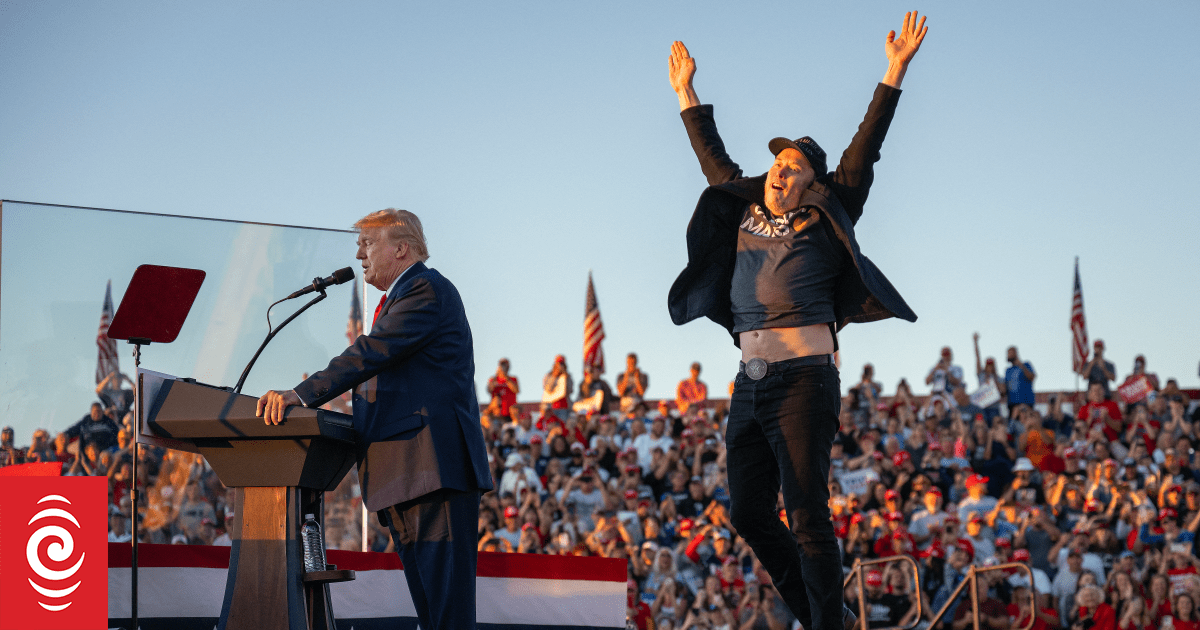 Trump appears before large crowd at site of assassination attempt in ...