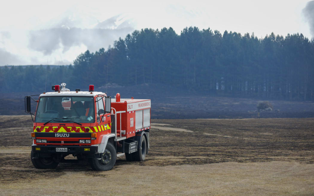 Weather a challenge for Aoraki/Mt Cook fire, say firefighters | RNZ News