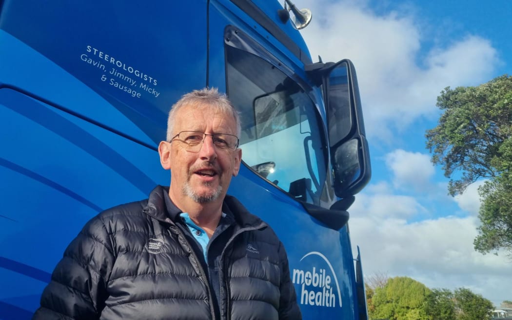 Mobile surgical unit in Taranaki treats 2000th patient | RNZ News