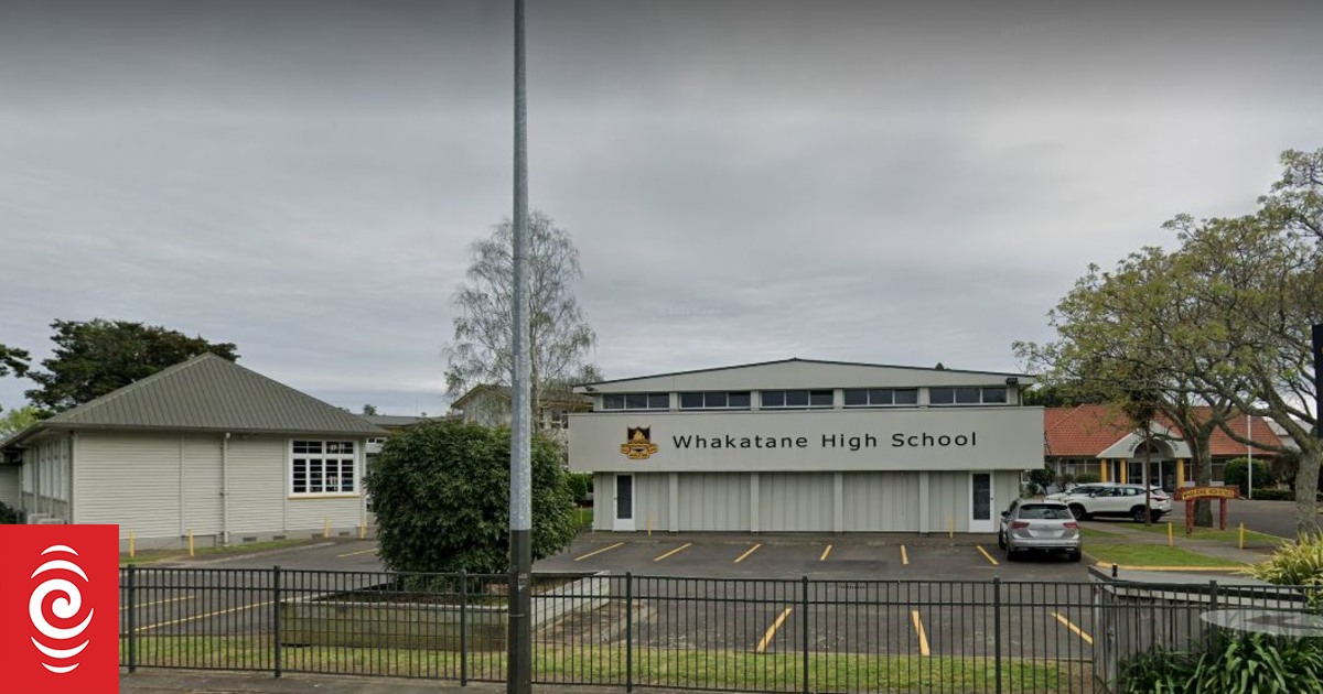 Students evacuated safely after blaze at Whakatāne High School | RNZ News