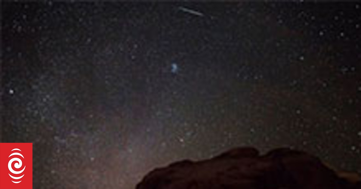 Lighting up the sky with fake shooting stars! | RNZ