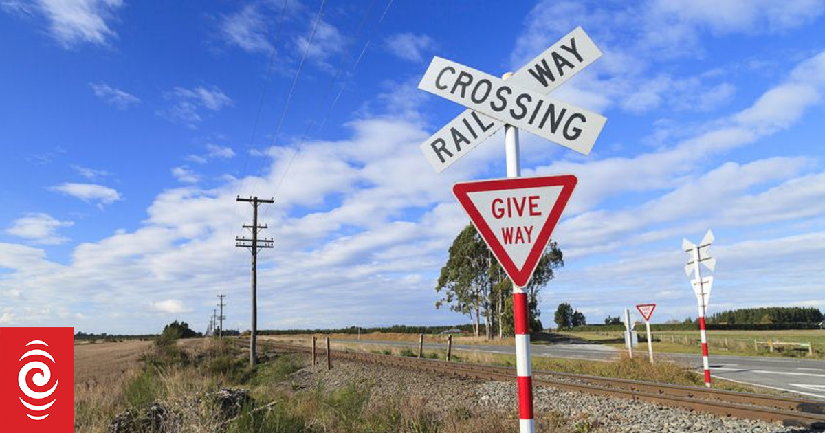 Rail maintenance vehicle struck by car at Matamata level crossing | RNZ ...