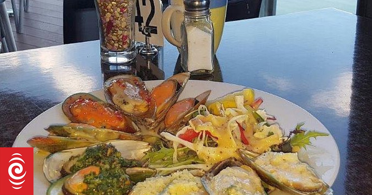 Spike in food poisoning cases blamed on mussels | RNZ News