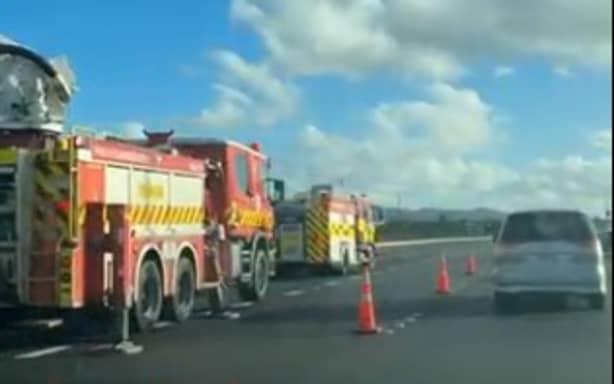 Truck fire that blocked lanes on Auckland motorway extinguished | RNZ