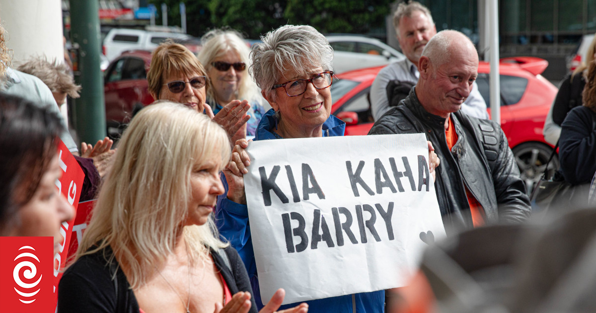 Te Whatu Ora vaccine data leak: Barry Young reappears | RNZ News
