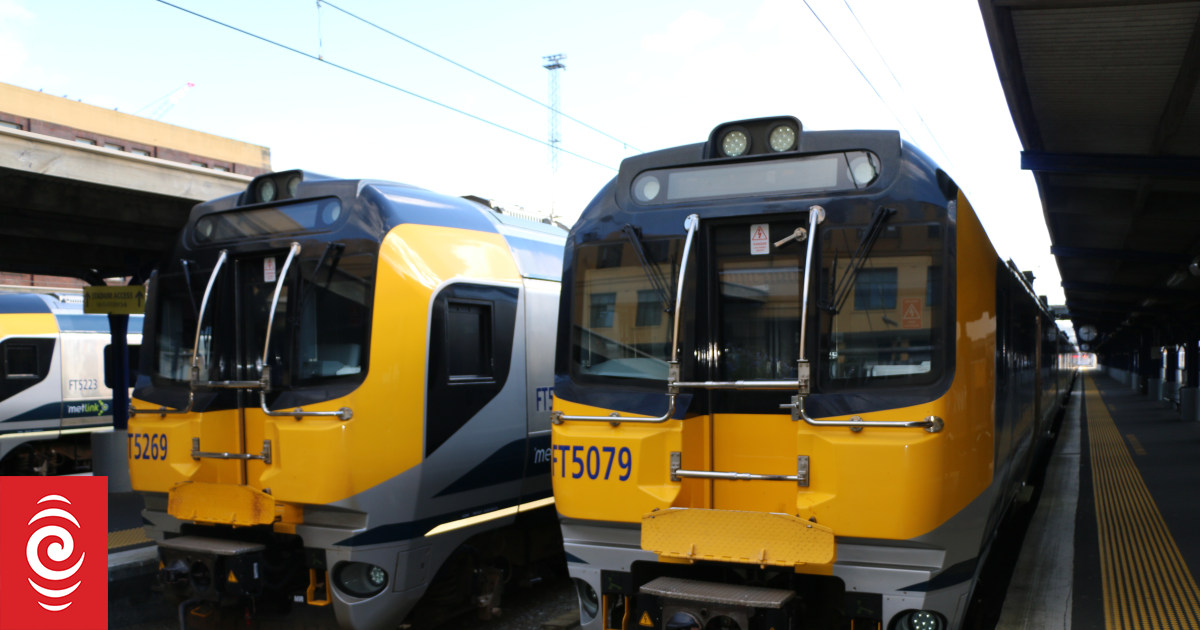 Wellington trains running at lower capacity | RNZ News