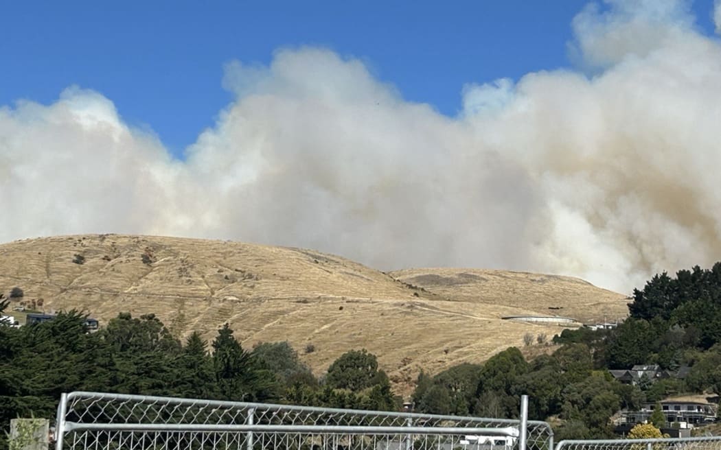 Christchurch Port Hills fire: Photos emerge of large blaze spreading ...