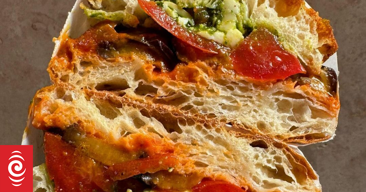 Rise of the super-sized sandwiches | RNZ News