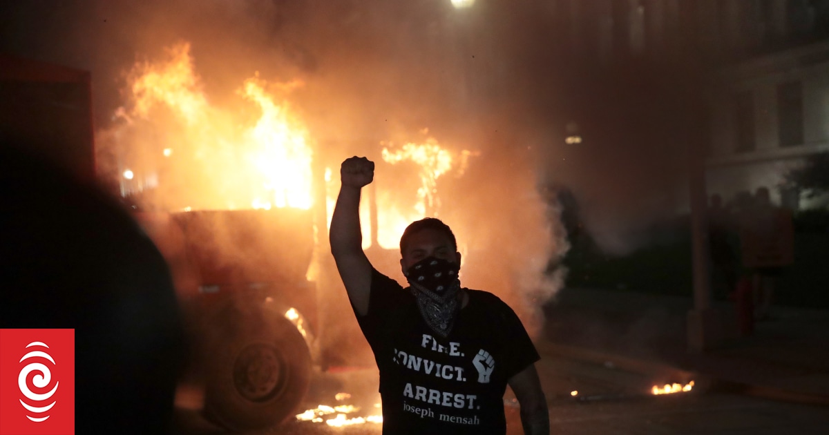 Fresh clashes in US after police shoot Jacob Blake | RNZ News