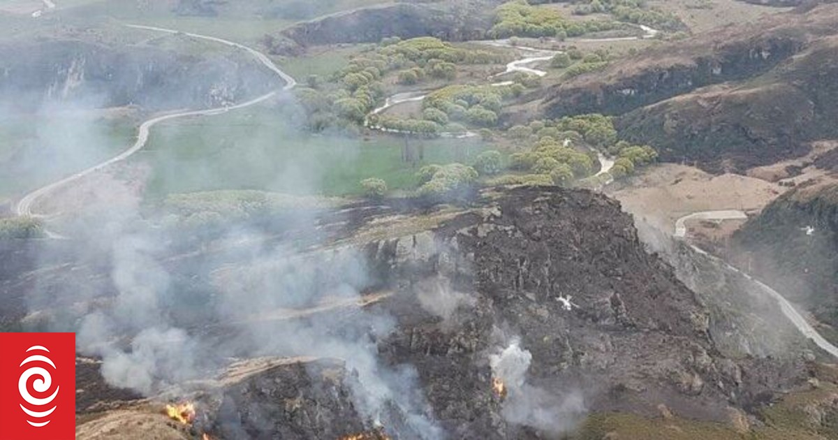 Fire rages through 100 hectares near Lake Wanaka | RNZ News