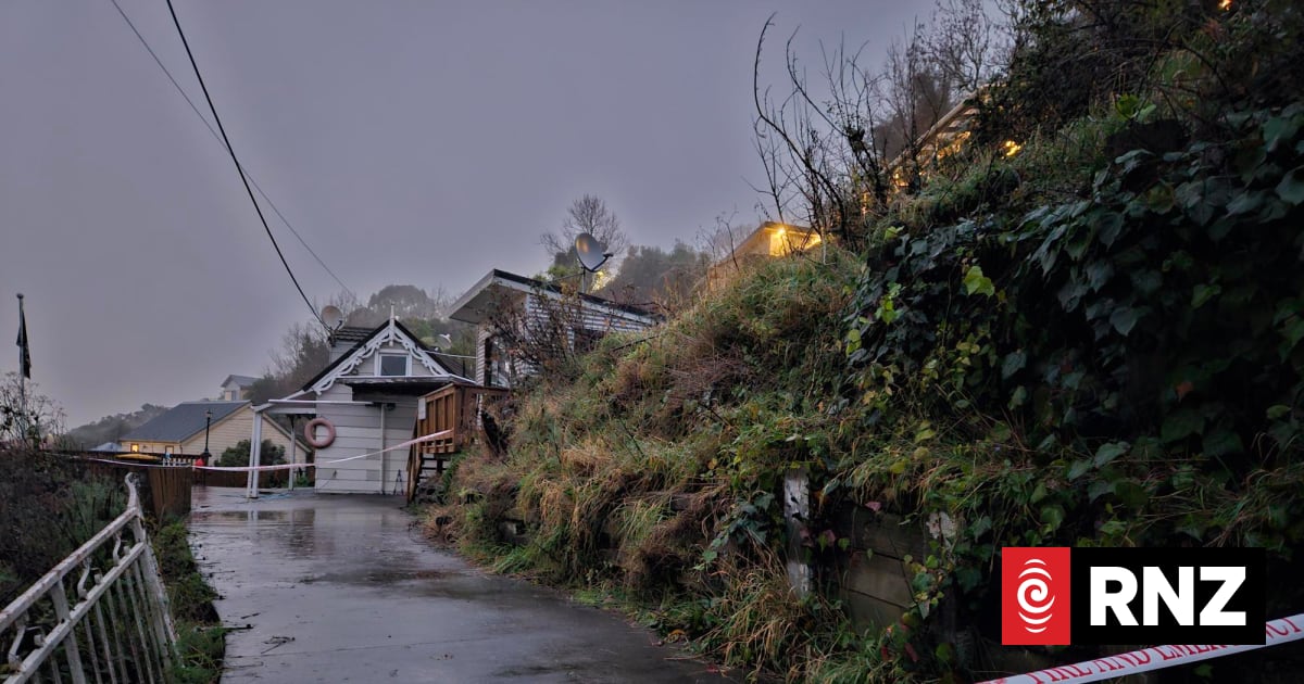 Lyttelton home damaged in landslip, neighbours evacuate | RNZ