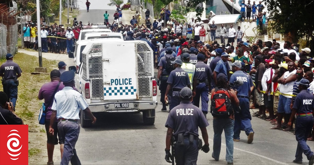 Top Vanuatu chief says not time yet for MPs' reconciliation | RNZ News