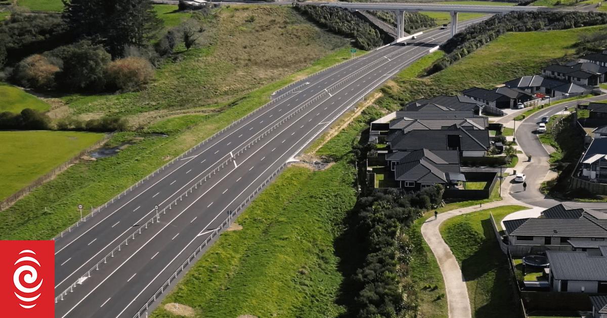 What does the new Waikato Expressway mean for the small towns? | RNZ