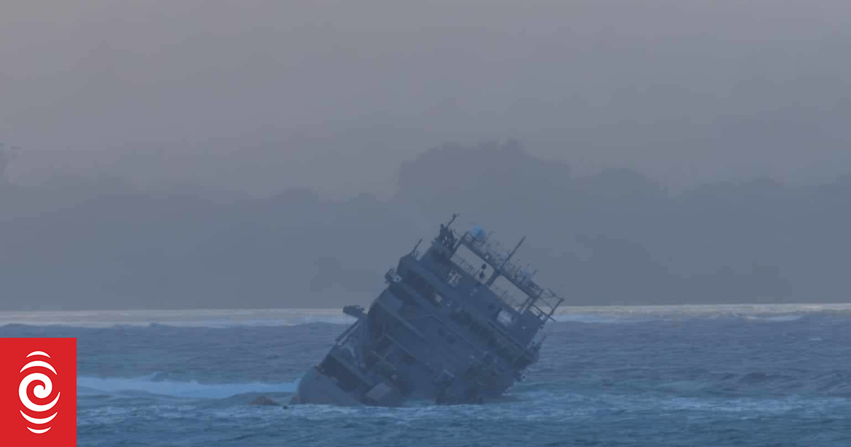 HMNZS Manawanui: What we know about the ship's sinking | RNZ News