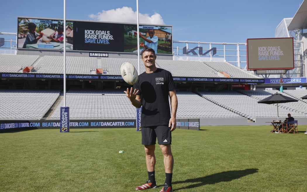 ‘It’s my happy place’ - Dan Carter kicking goals for kids in the ...