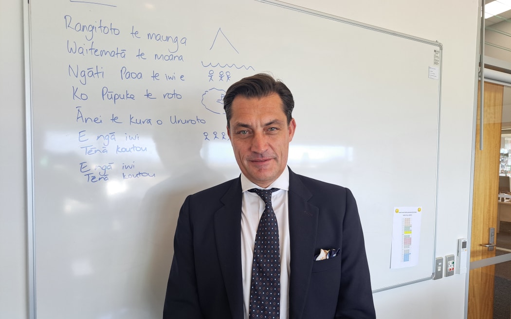 More schools turning to on-the-job training to fill teacher shortage | RNZ