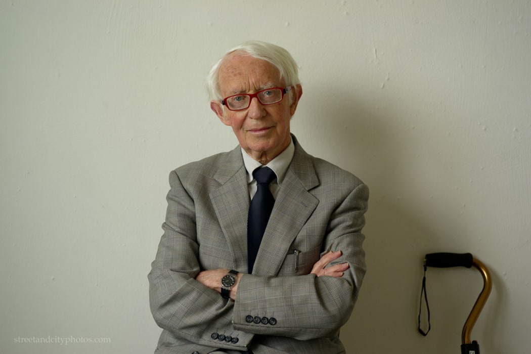 Peter McLeavey, a champion of NZ art | RNZ News