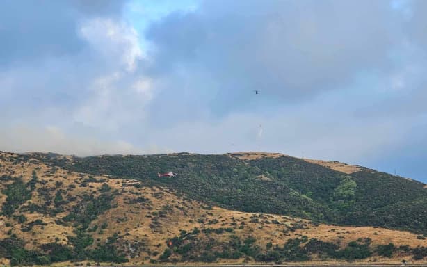 Warning as fire burns through 10 hectares at Titahi Bay | RNZ