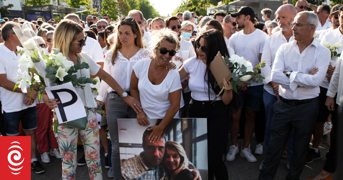 Two jailed for killing French bus driver over Covid mask rule | RNZ News