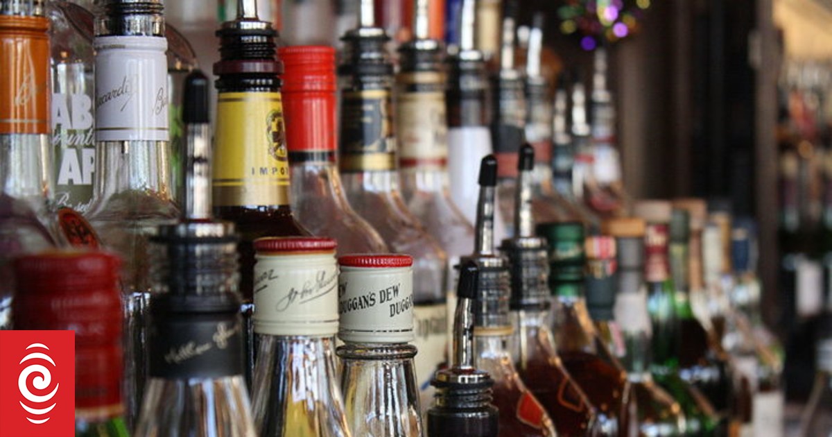 Boomer boozing a cause for concern, warns academic | RNZ News