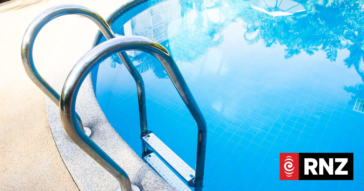 Lifeguard shortage forcing closures of public pools | RNZ