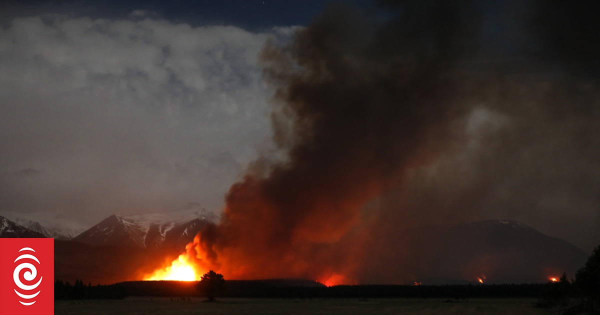 Mackenzie fire may take months to extinguish, despite snowfall | RNZ
