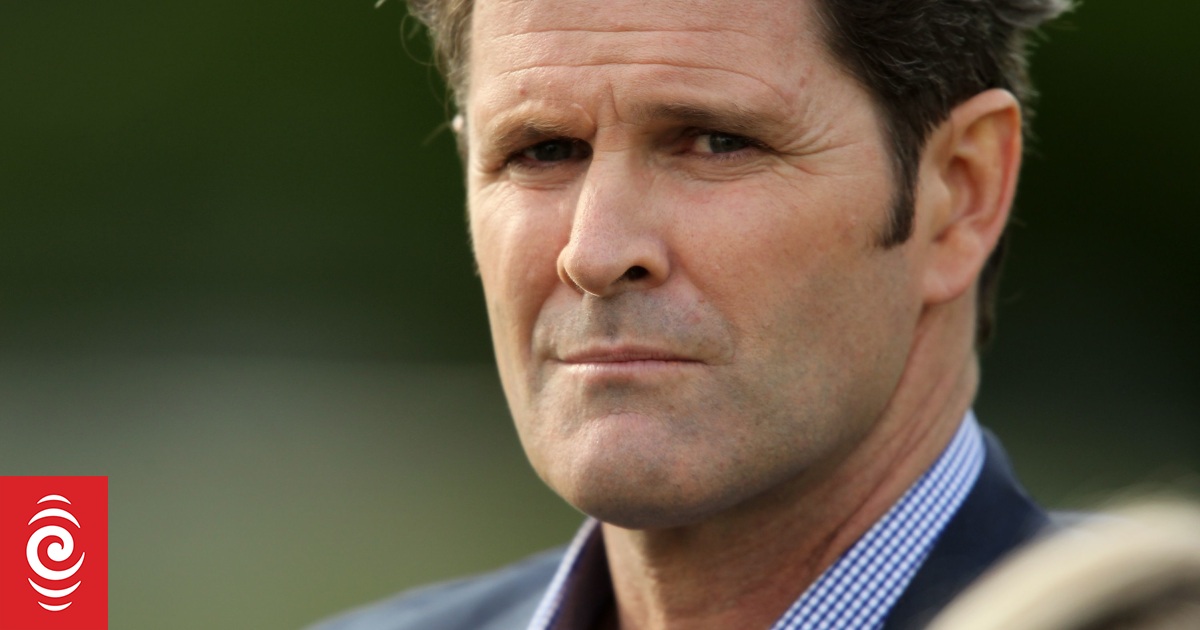 Cairns' lawyers want Vincent prosecuted | RNZ News