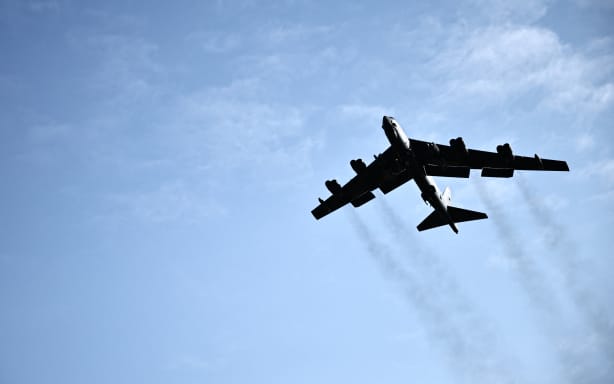 8 crew members dead after B-52 bomber crashes at California’s Edwards ...