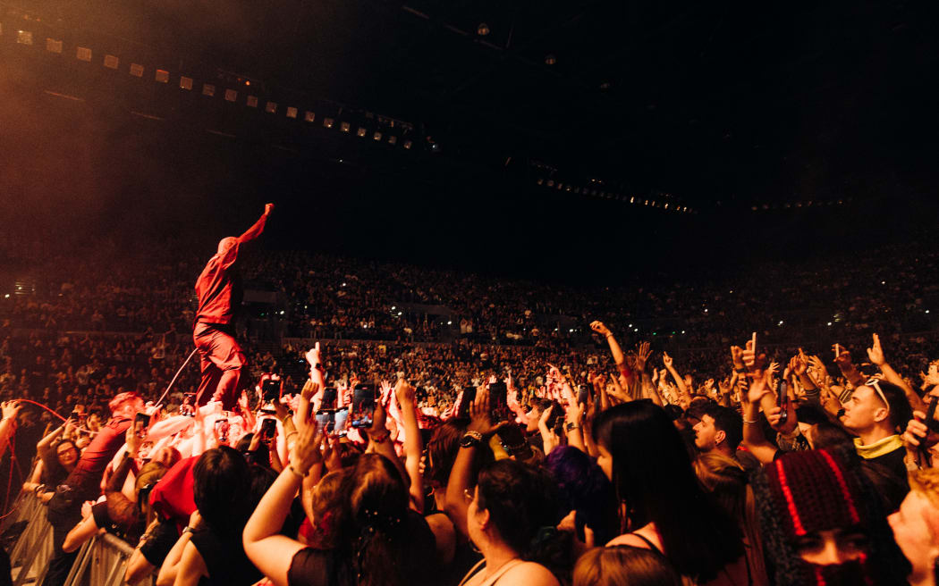 Review: Twenty One Pilots told us how to rock, and I don't mind | RNZ News