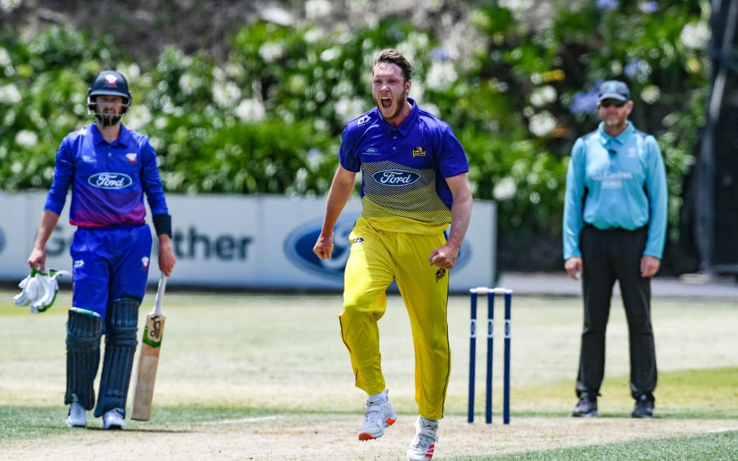 Batting first proves fruitful in Ford Trophy opening round | RNZ News