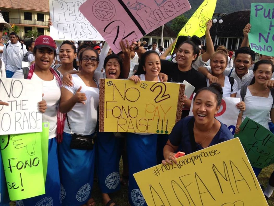 Salary rise protests continue in American Samoa | RNZ News