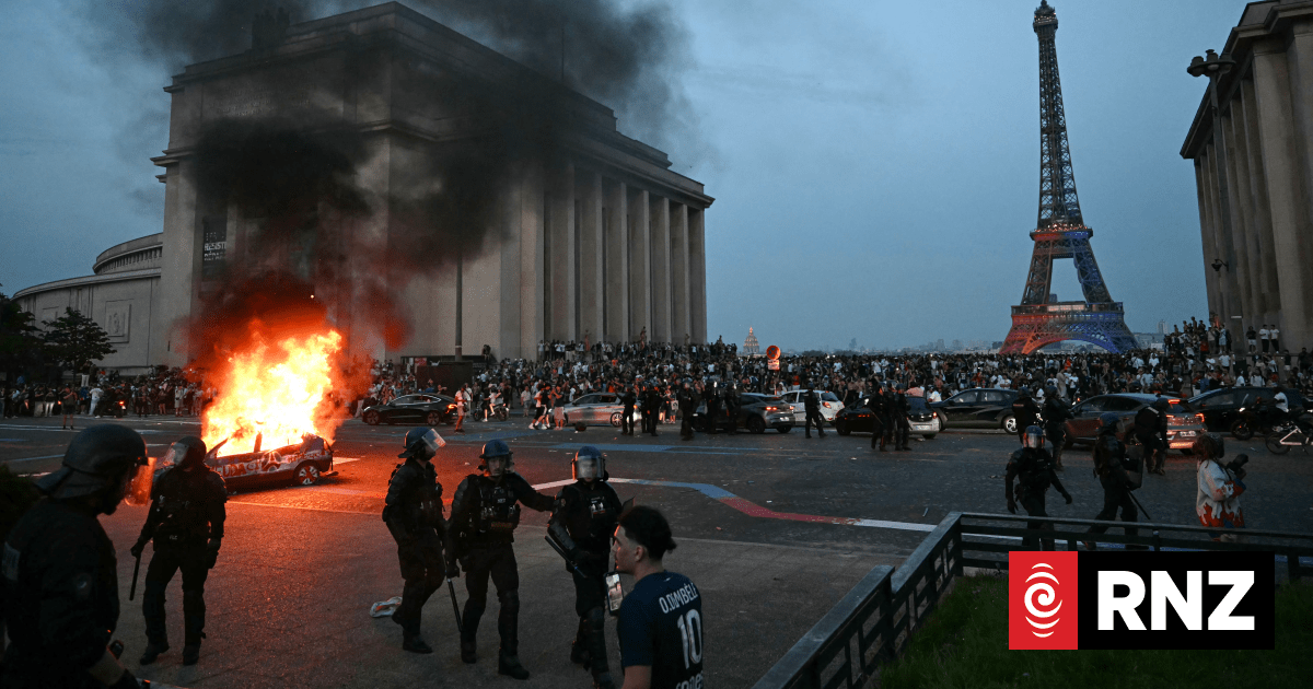 Arrests and clashes as tensions erupt in Paris on PSG victory night ...