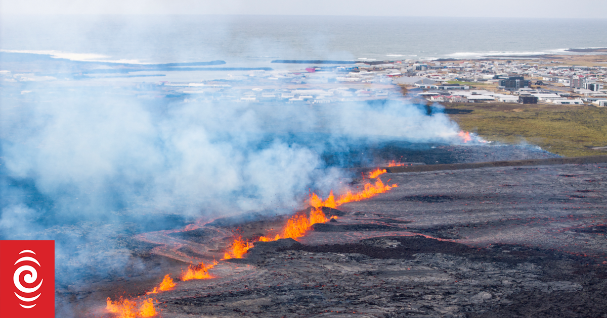Volcano erupts in Iceland, triggering tourist evacuation | RNZ News