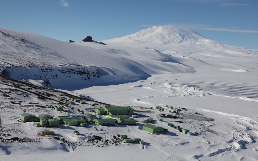 Last sunset at Scott Base | RNZ