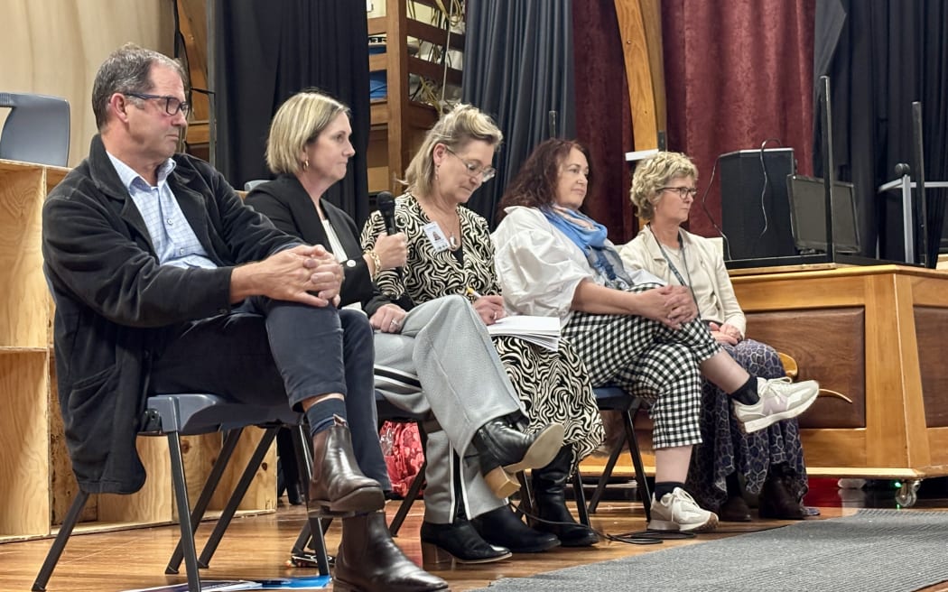 Darfield residents seek answers after 10-bed hospital suspends ...