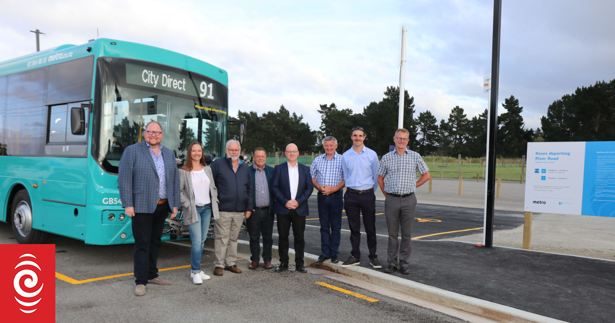 Flat-fare bus trial extended but price going up | RNZ News