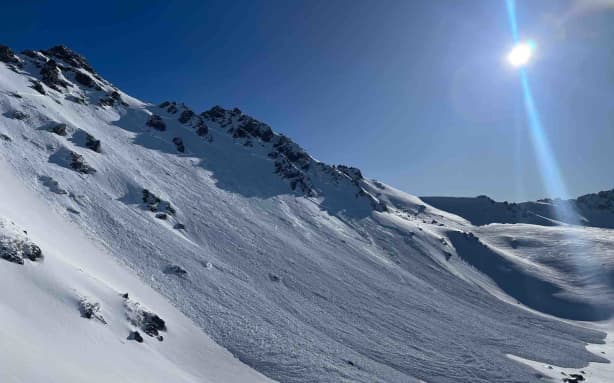 Avalanche near-misses prompt warning to backcountry skiers | RNZ