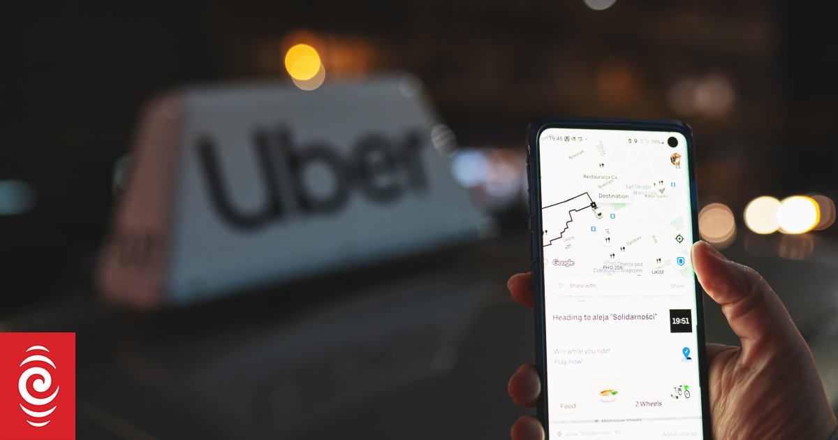 'Uber Nan' spreading joy in Hamilton | RNZ