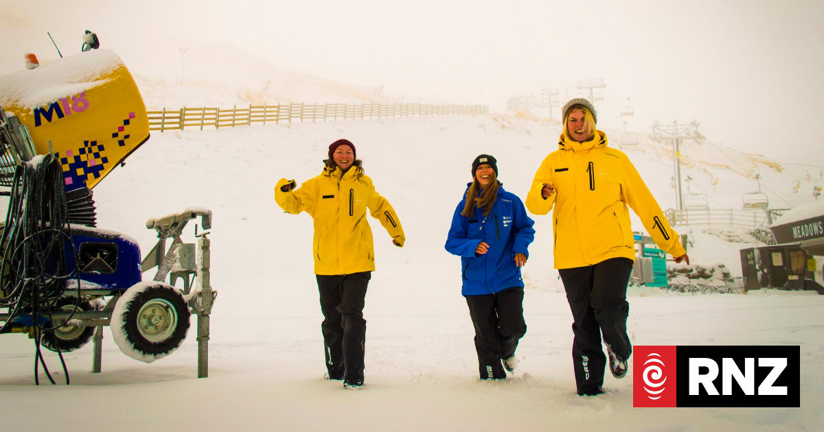 Southern ski fields get major snow dump | RNZ