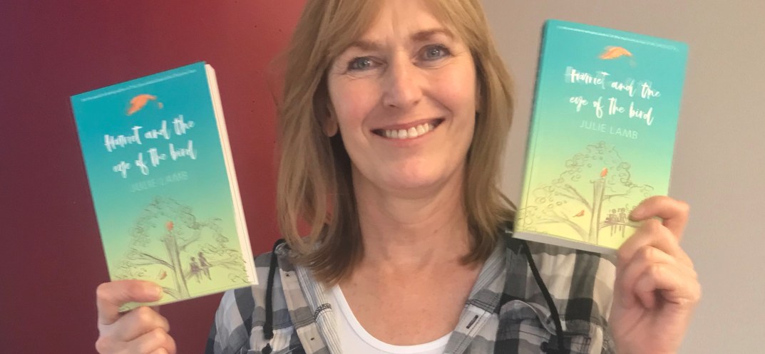 Children's author Julie Lamb meets a fan | RNZ