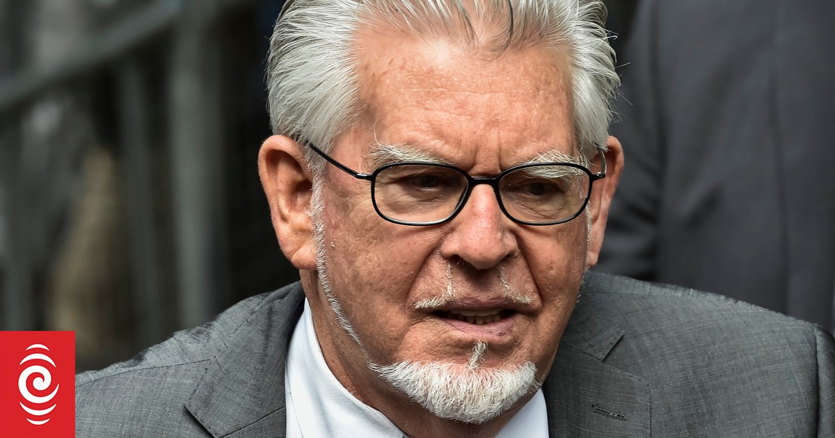 Imprisoned Rolf Harris mocks victims in song | RNZ News