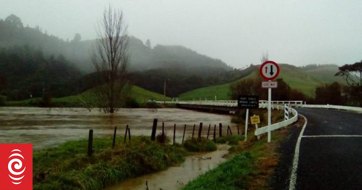 Children trapped in car by Coromandel flooding | RNZ News