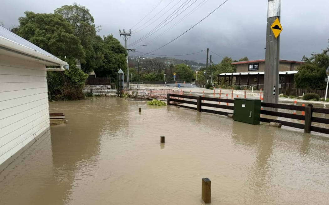 River levels monitored after heavy rain hits Lower Hutt | RNZ News