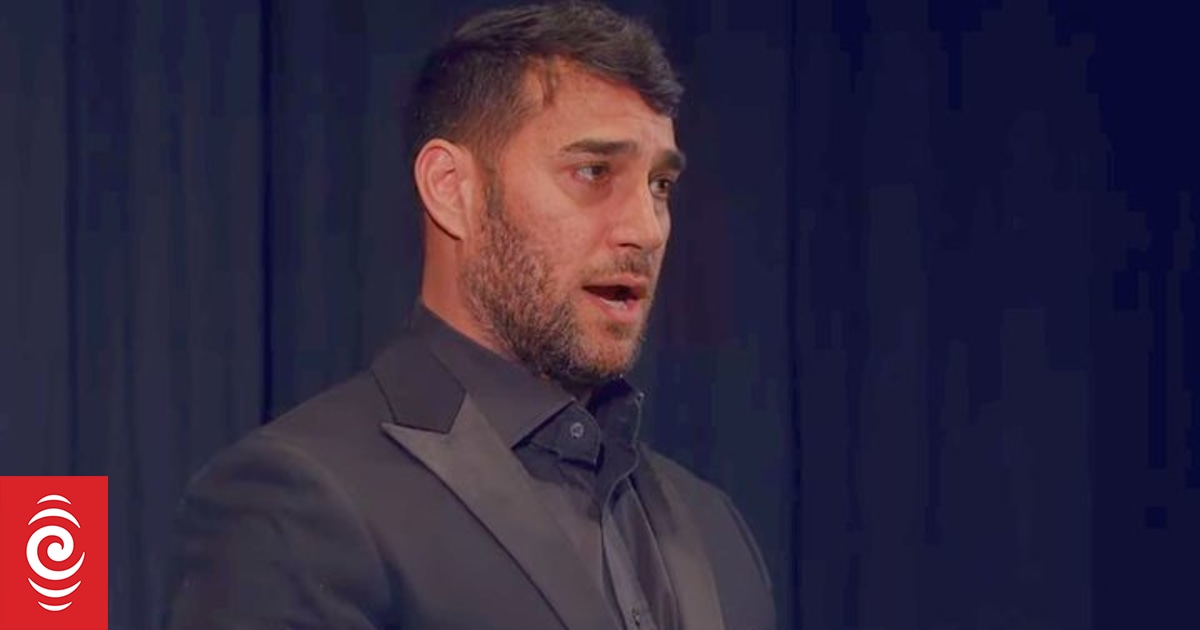 Phillip Rhodes has a song for all those who never said goodbye | RNZ