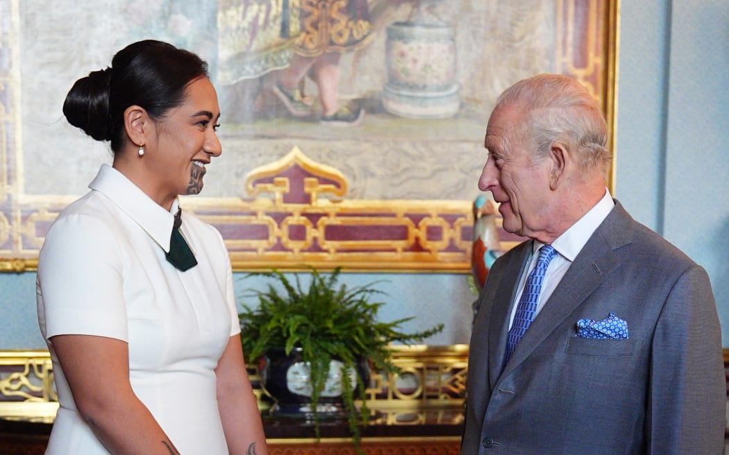 Te Arikinui Kuini Nga wai hono i te po meets King Charles | RNZ News