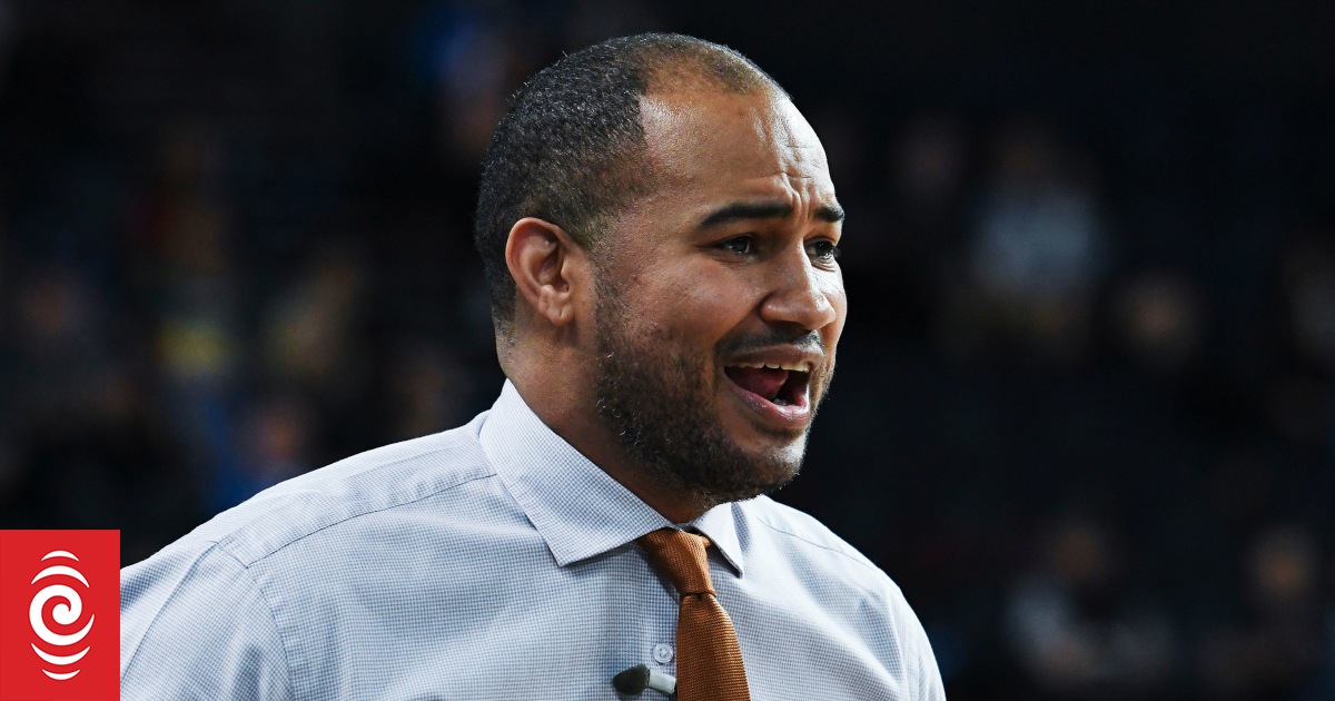 Breakers coach stunned again by NBL refs | RNZ News