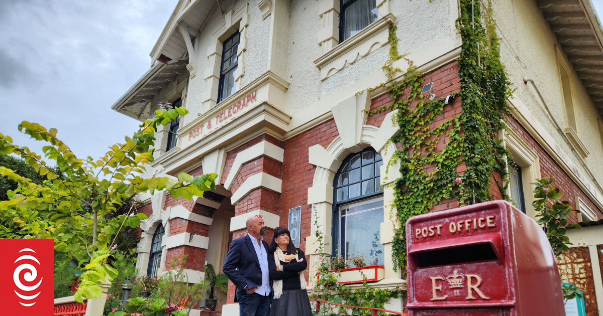 Eltham hotel an unlikely home to war relief project | RNZ