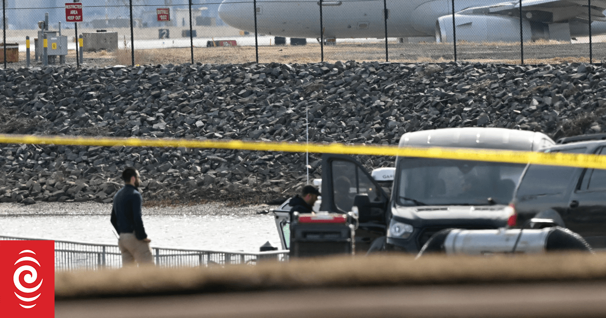 Potomac crash: Staff short in control tower at time of Washington crash ...